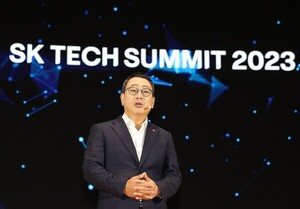 유영상 SKT 사장 "생성AI, 위기보다 기회다"