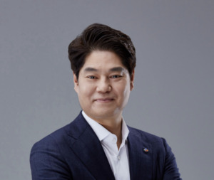 CJ, 허민회 CJ CGV 대표를 지주사 CJ 대표에··· 90년대생도 대표 발탁